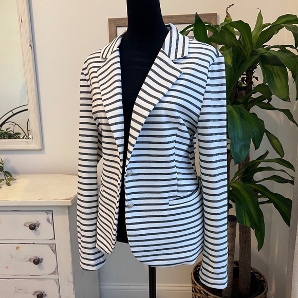 Doe & Rae | Jackets & Coats | Blazer | Poshmark